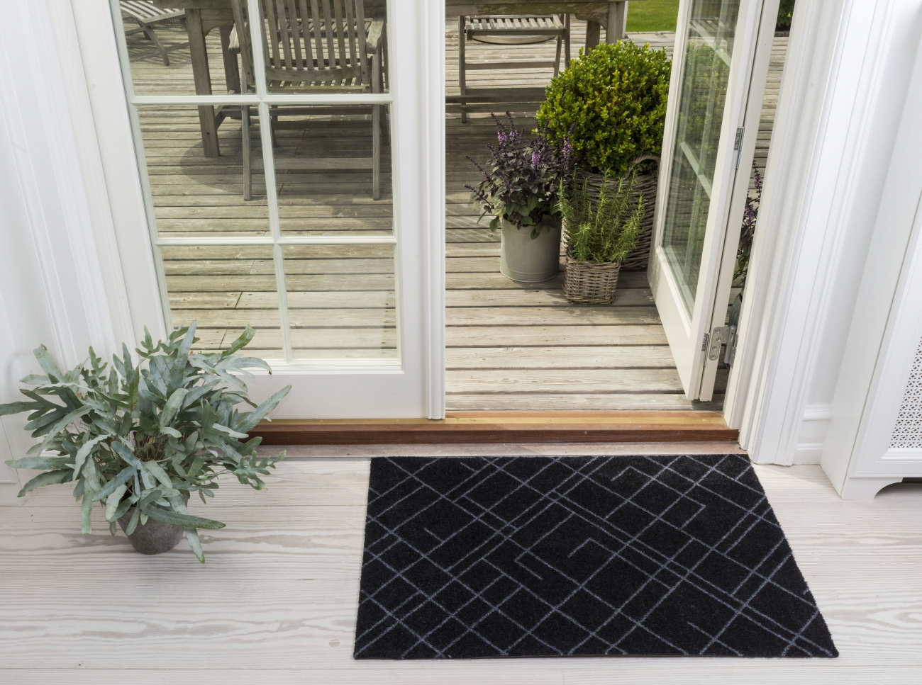 Hallmatta 'Lines' - Svart 60x40 cm - Köp hos Reforma